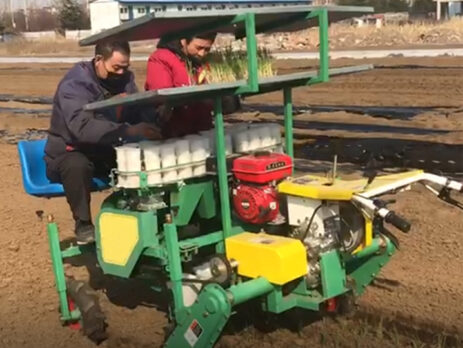 Self-propelled transplanter machine | vegetable transplanter